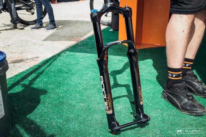 27.5er Boost Mountain Bike Fork RST Rogue 110 160mm travel Enduro Air ...